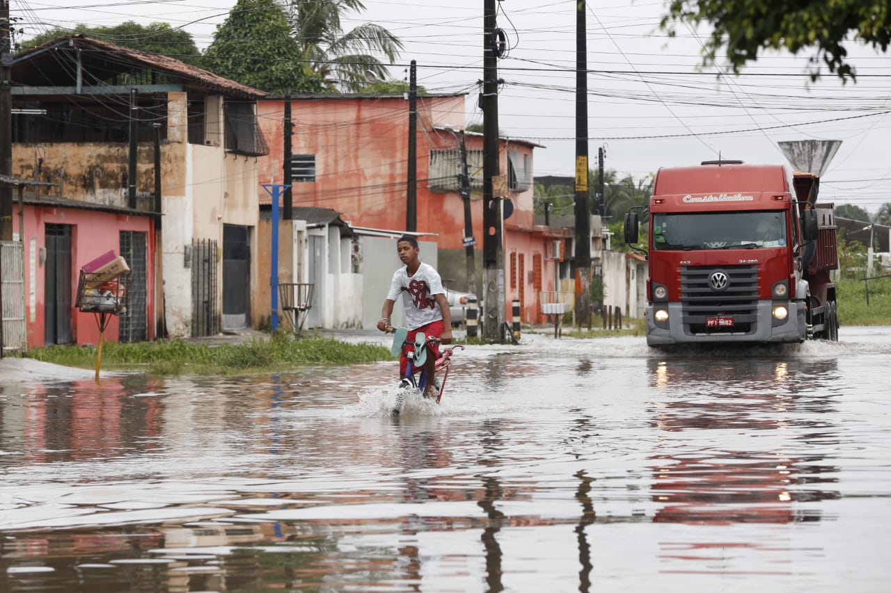 Solidariedade: Saiba como ajudar vítimas das chuvas no Recife Solidariedade: Saiba como ajudar vítimas das chuvas no Recife